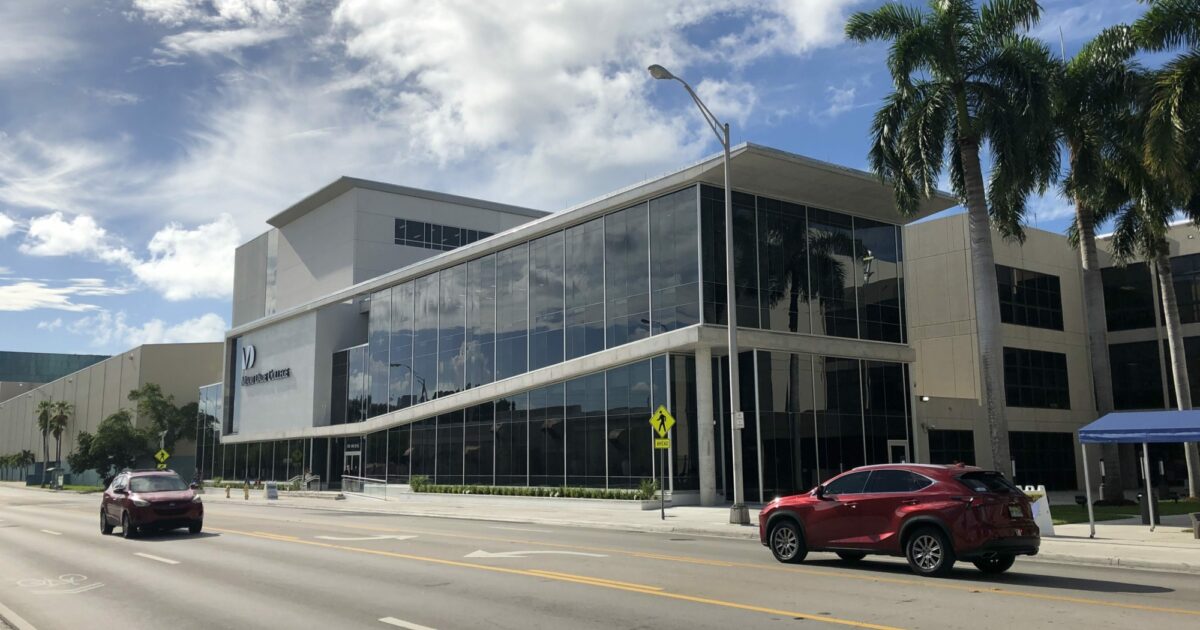 Dade Medical College Logo